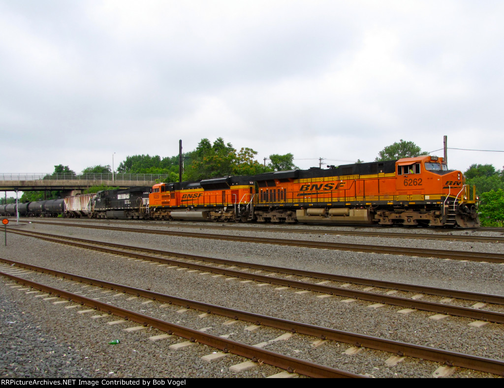 BNSF 6262 and 9329